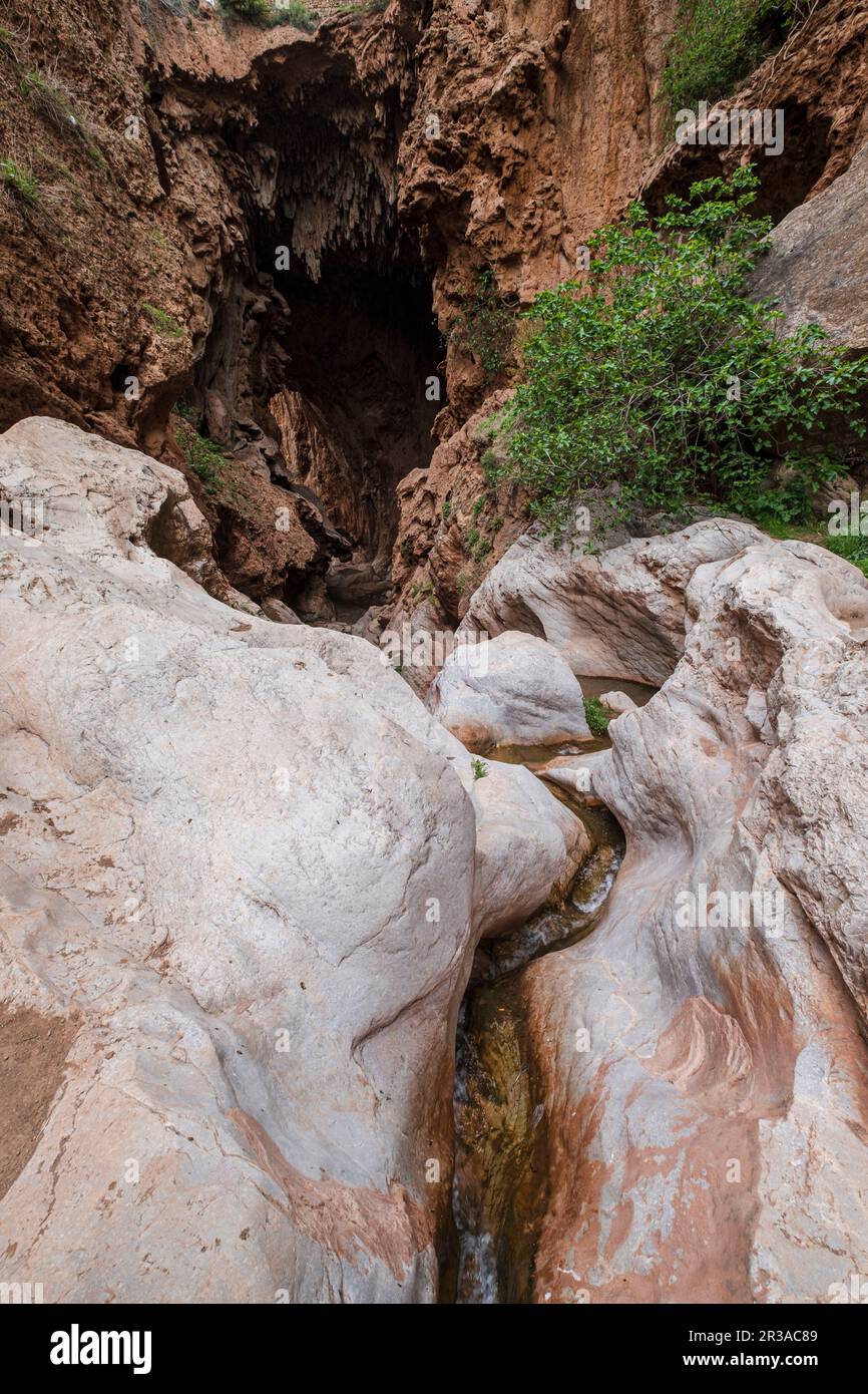 Imi N'Ifri natural bridge, Demnate, Atlas mountain range, morocco ...