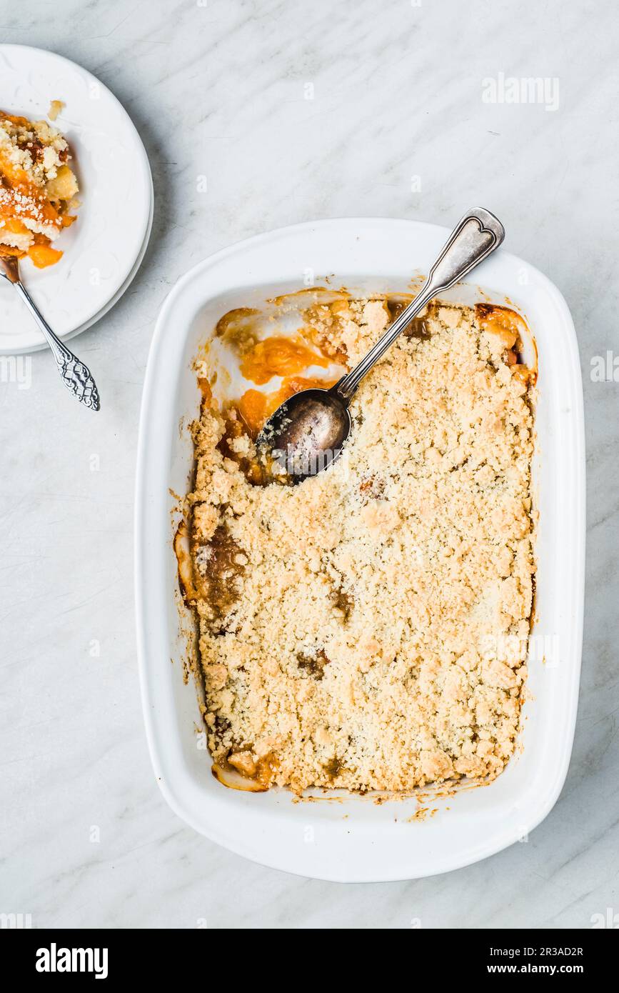 Apricot crumble with cardamon, ginger and cinnamon Stock Photo - Alamy