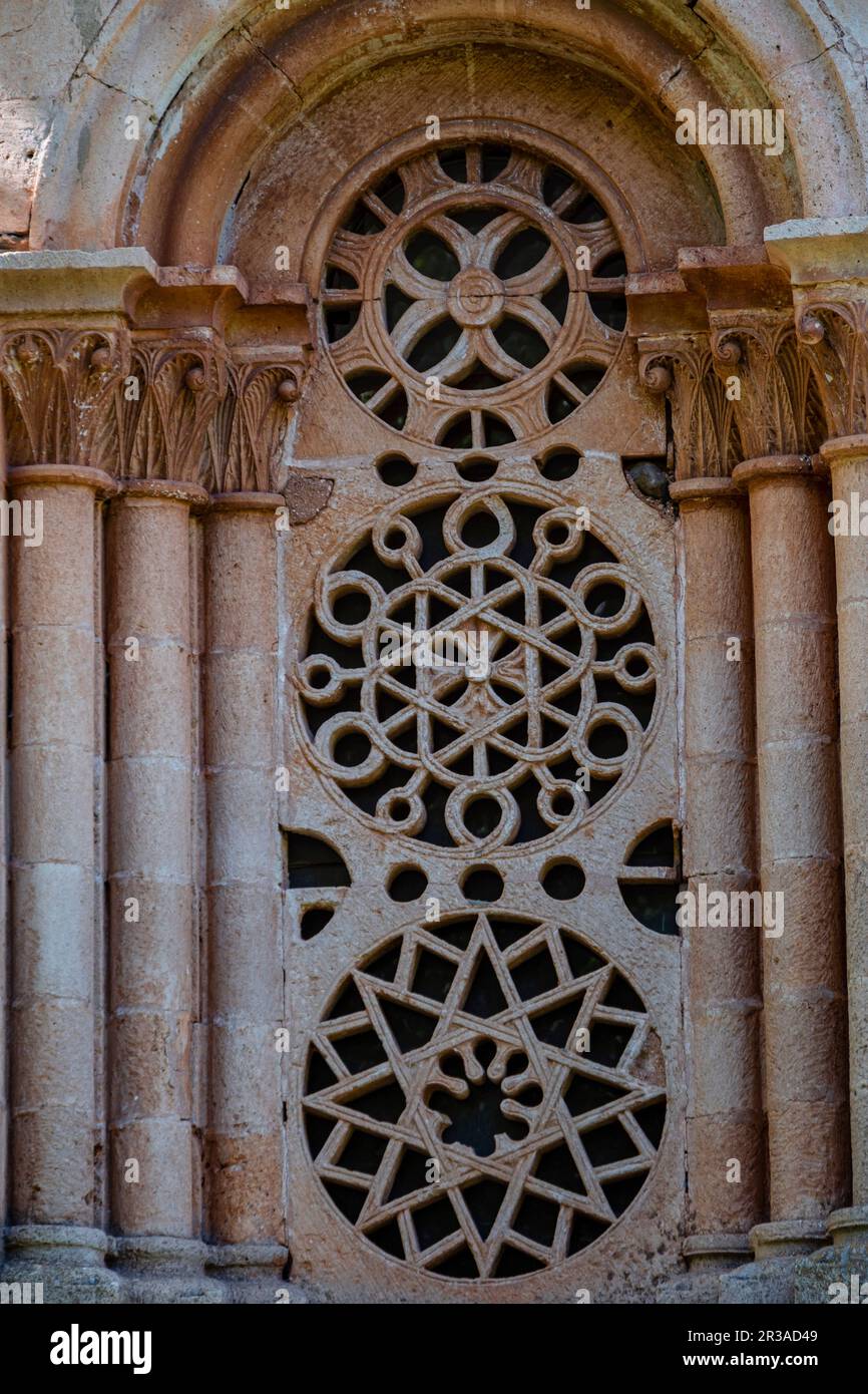 Ermita de Santa Coloma, window flared in a semicircular arch ...