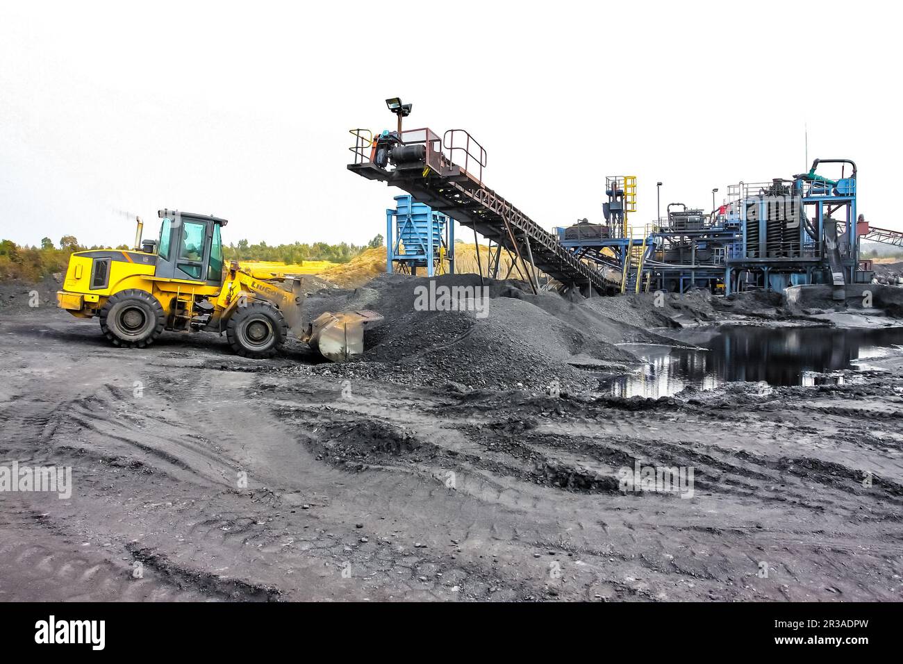 Coal mining truck pollution hi-res stock photography and images - Alamy