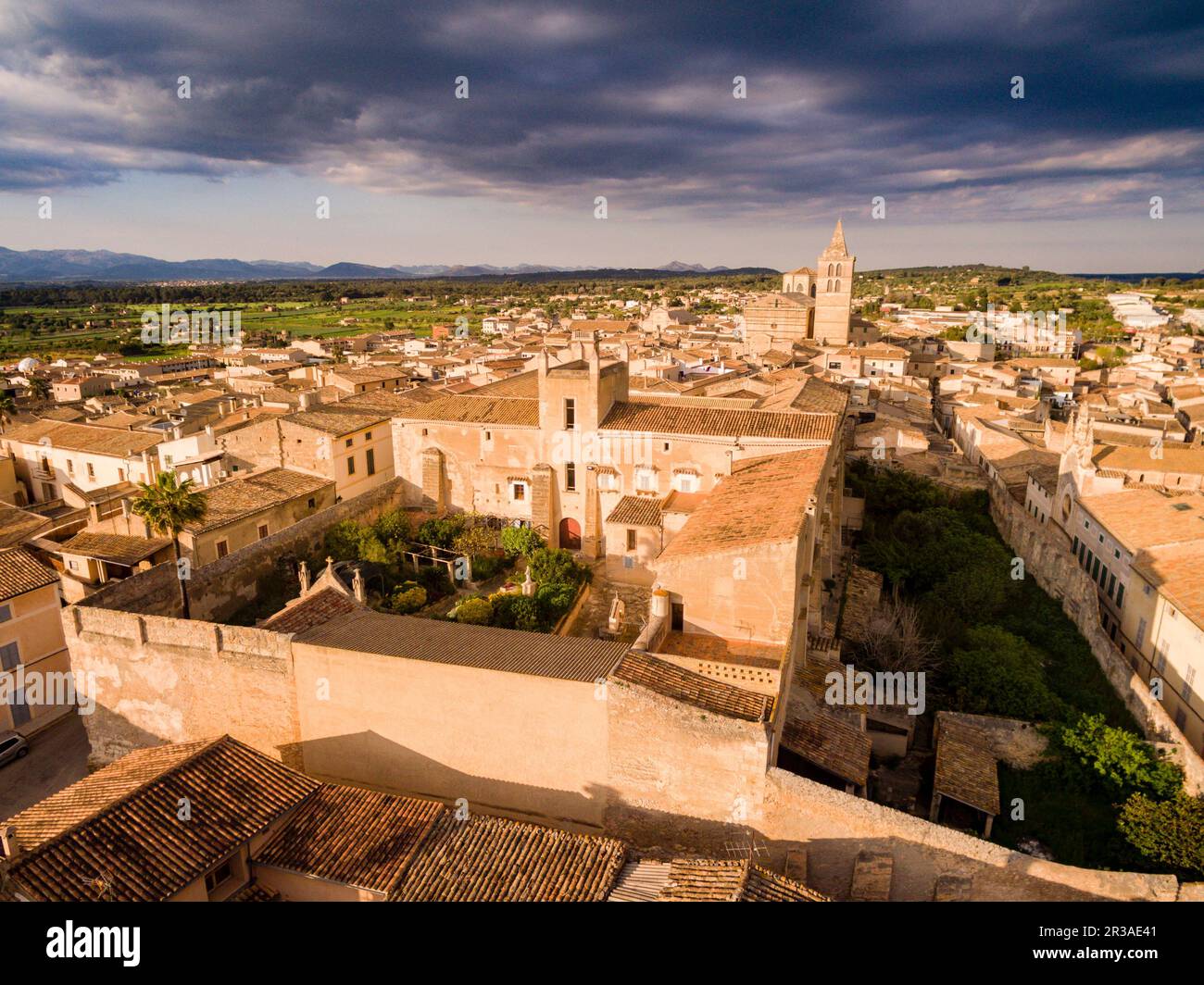 iglesia parroquial gotica de Santa María de Sineu y Palacio de los ...