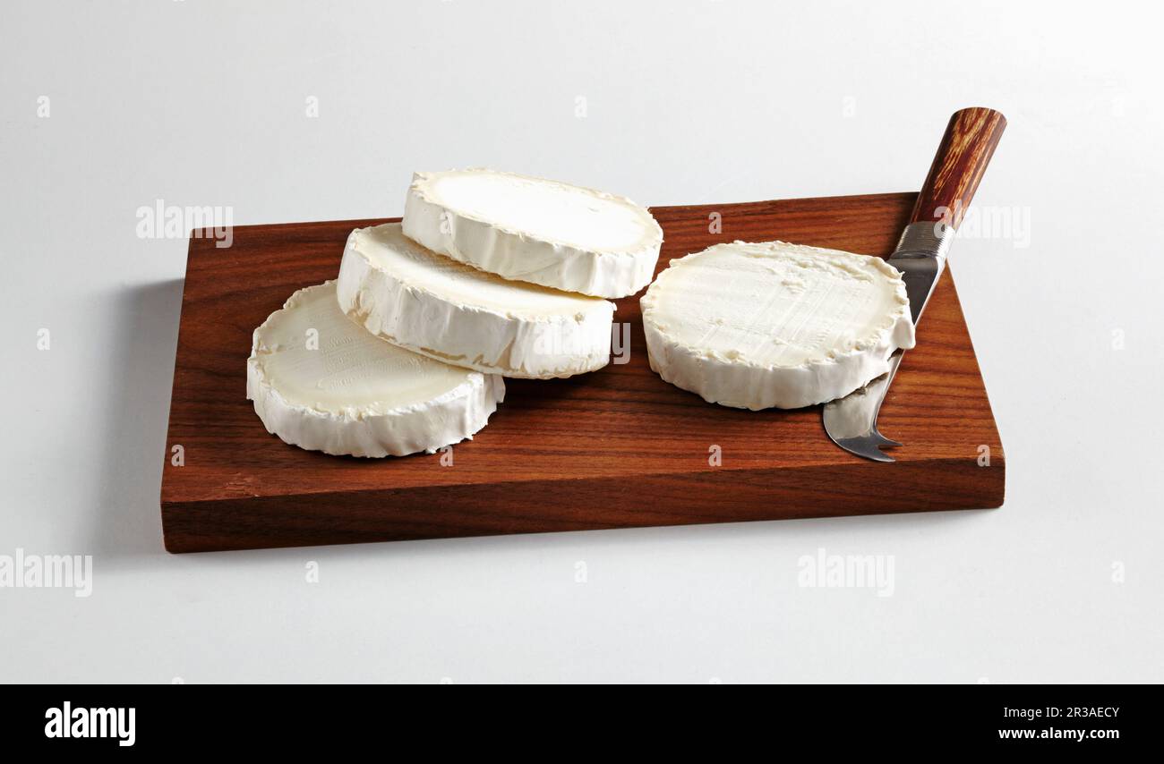 Round goats cheese hi-res stock photography and images - Alamy