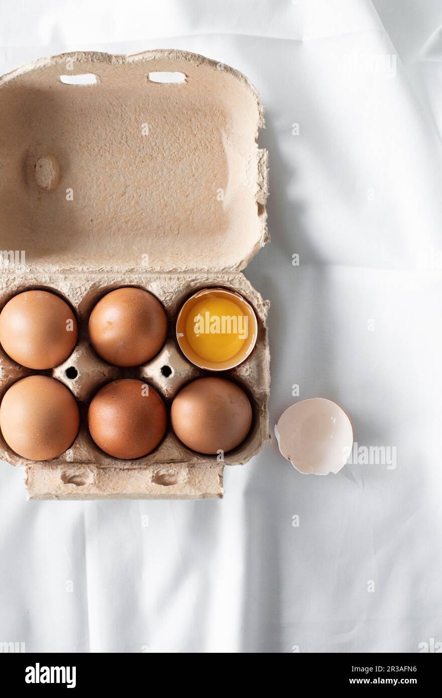 Eggs in an egg box Stock Photo - Alamy