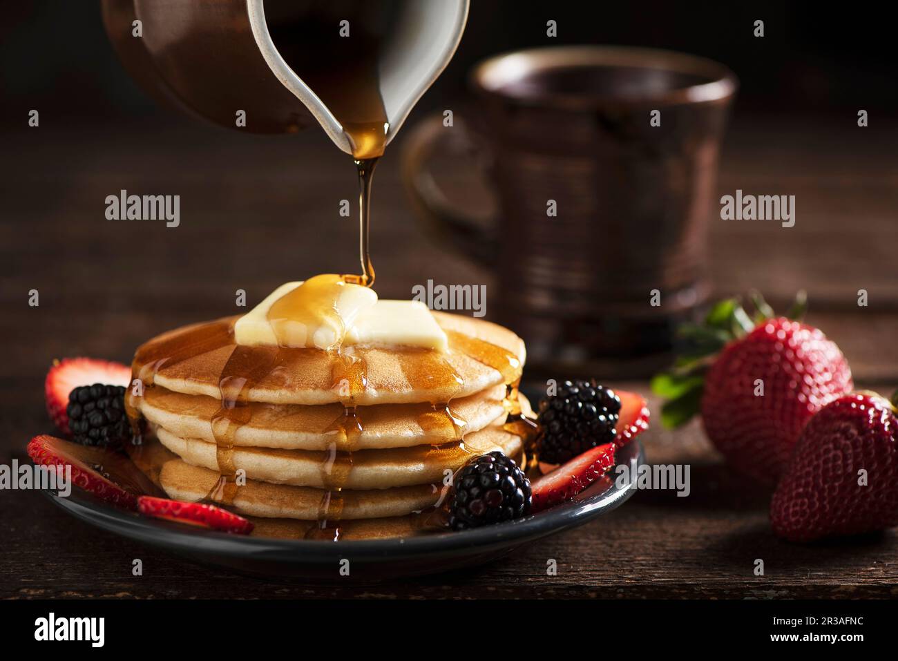 Maple syrup pouring hi-res stock photography and images - Alamy