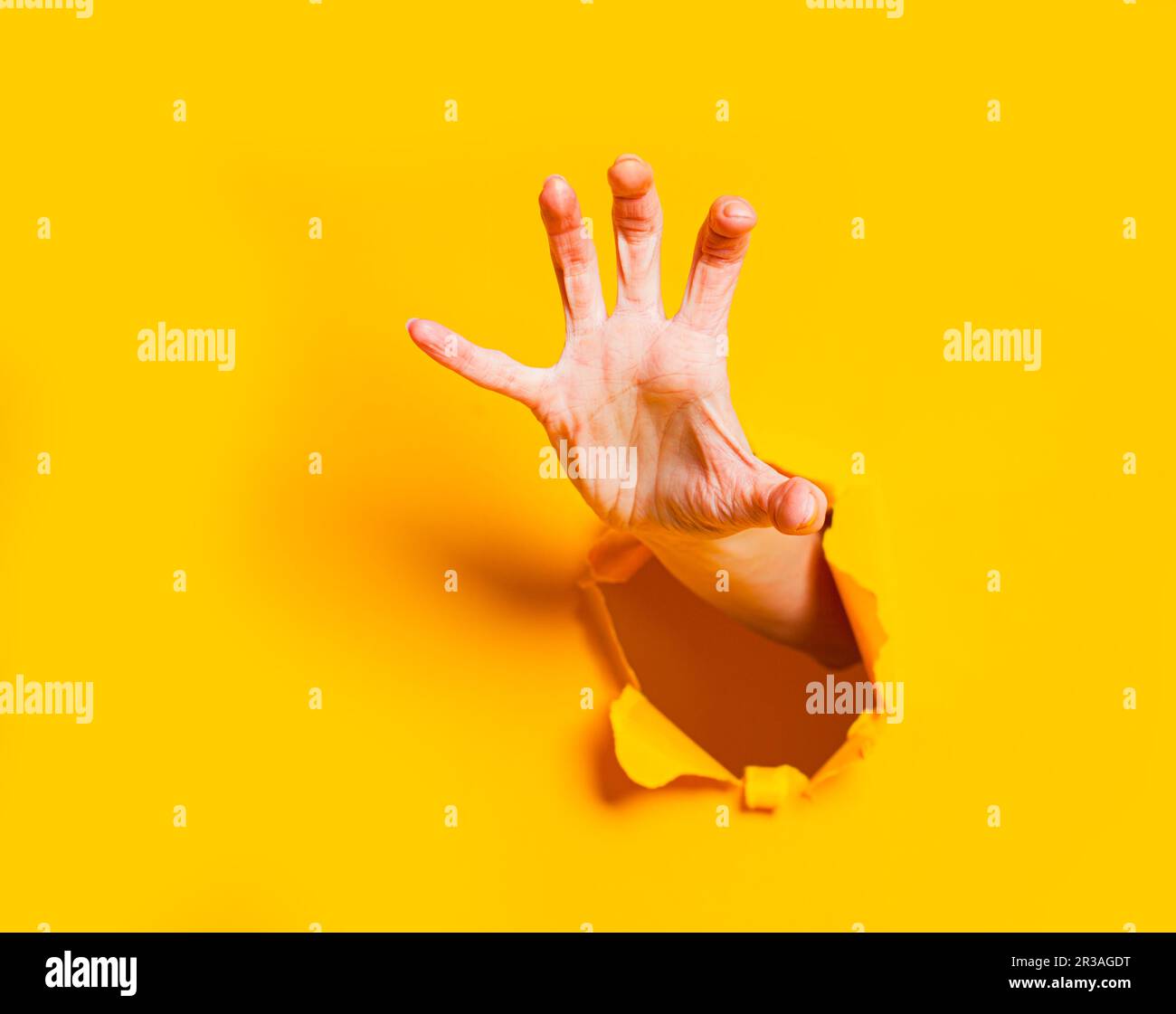Black hand woman reaching hi-res stock photography and images - Alamy
