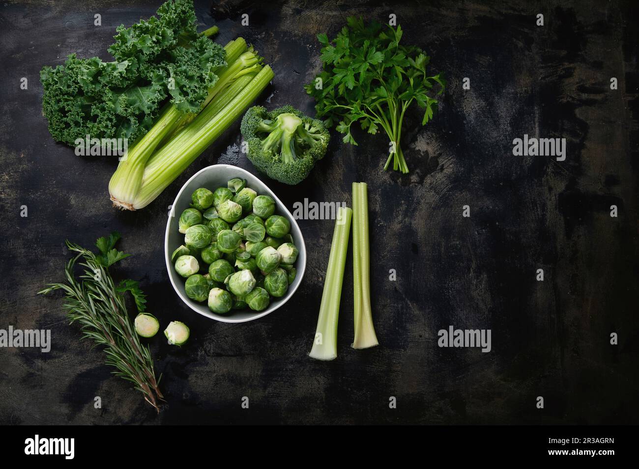 Raw green vegetables hi-res stock photography and images - Alamy