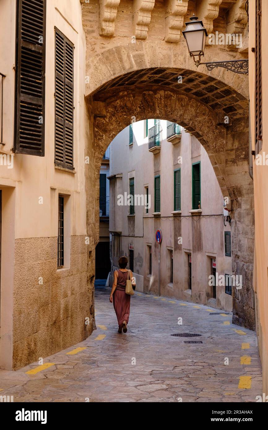 Arco de la Almudaina ,puerta de origen romano transformada por los ...