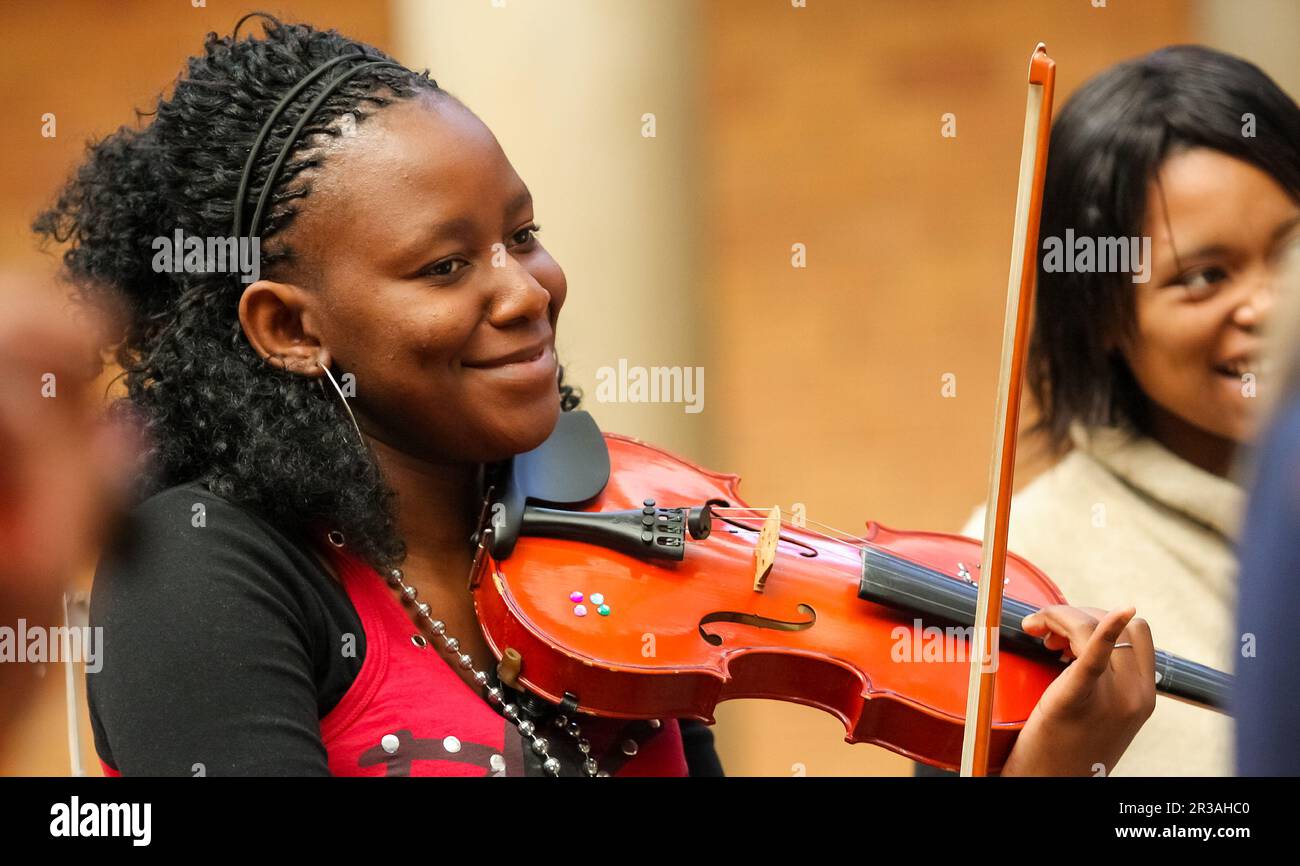 School orchestra hi-res stock photography and images - Alamy
