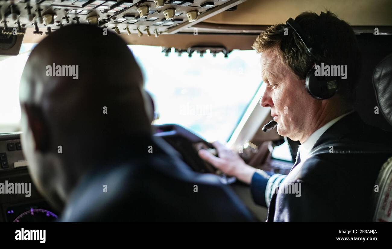 Captain pilot cockpit hi-res stock photography and images - Alamy