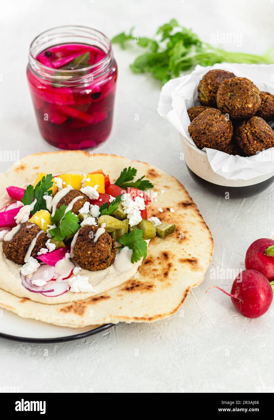 Pita bread with falafel, hummus and vegetables Stock Photo - Alamy
