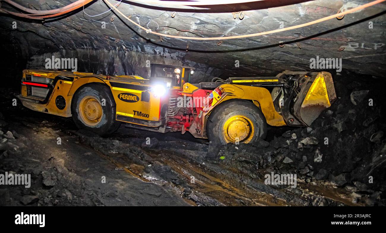 African miner underground hi-res stock photography and images - Alamy