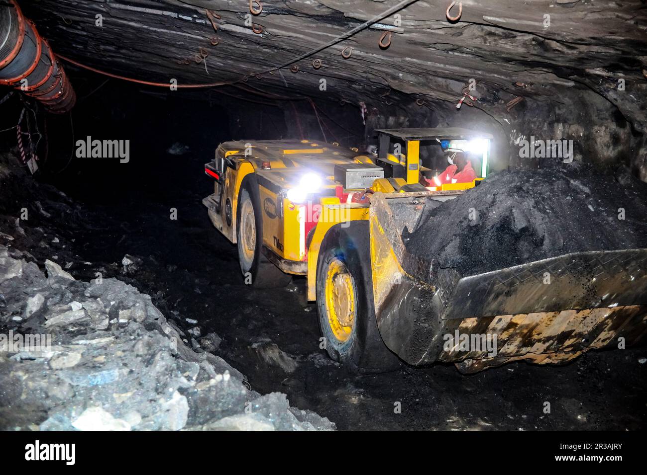 African miner underground hi-res stock photography and images - Alamy