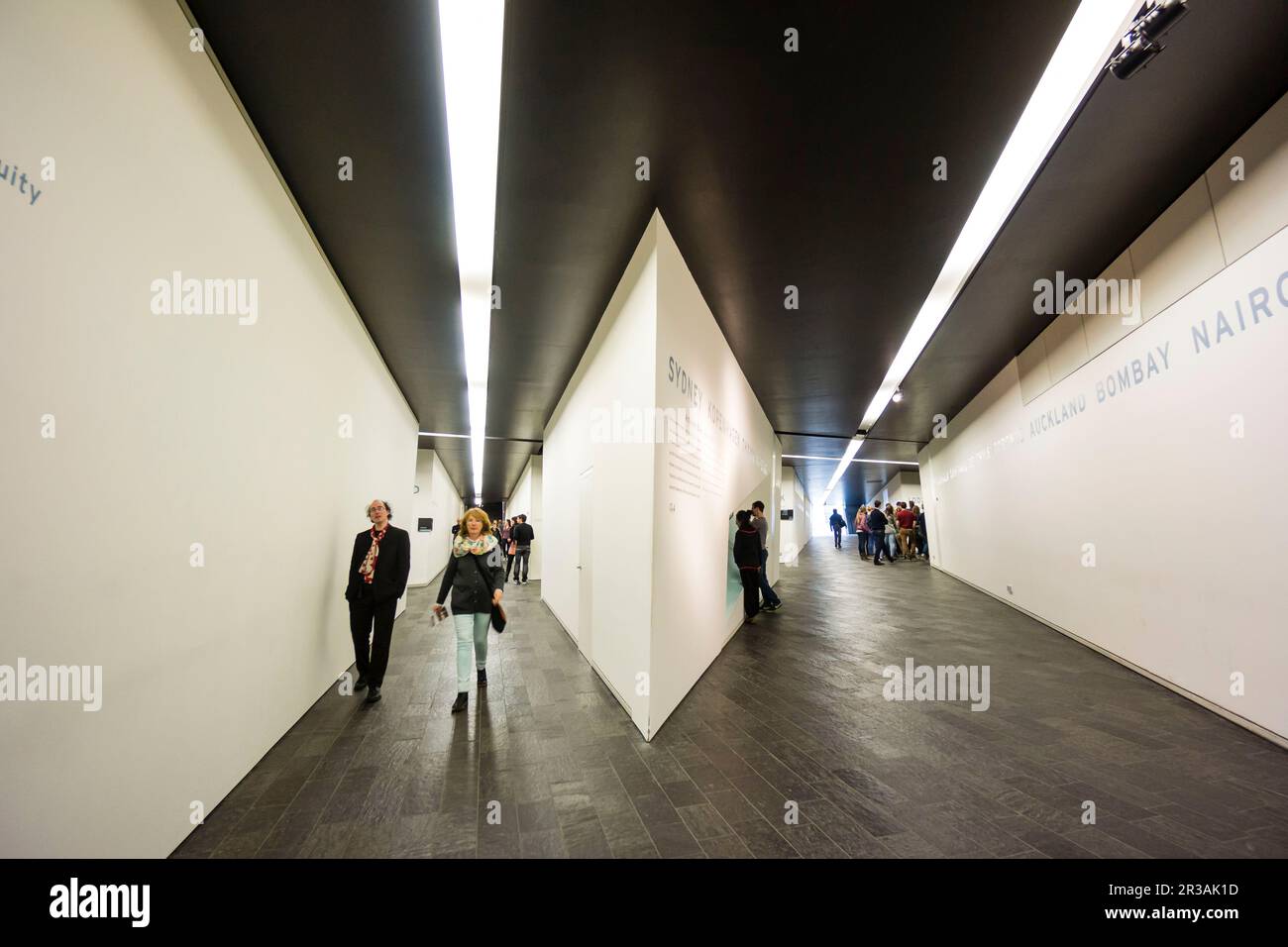 Museo Judío de Berlín,diseñado por el arquitecto polaco Daniel ...