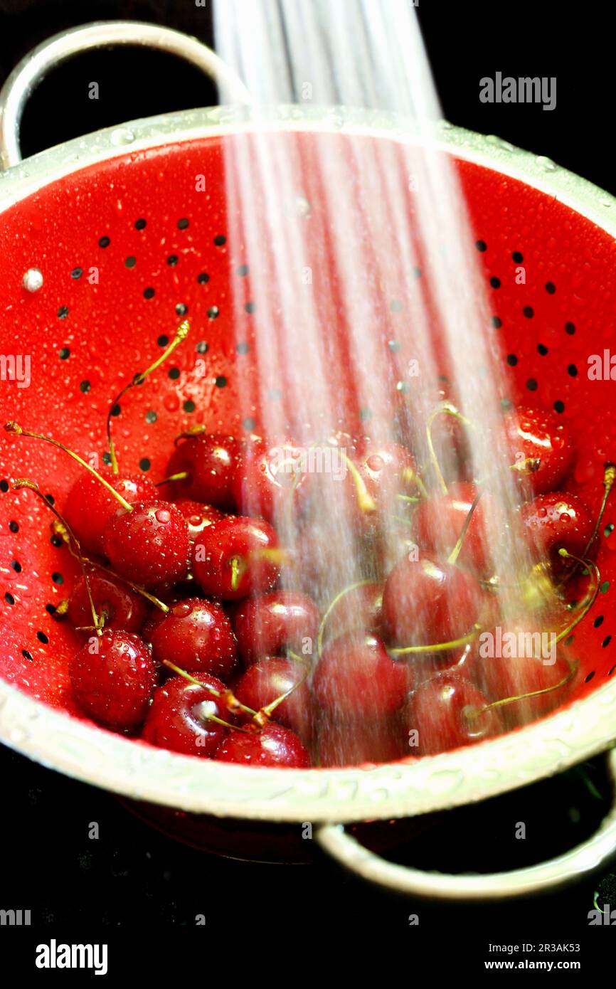 Wash cherries hi-res stock photography and images - Alamy