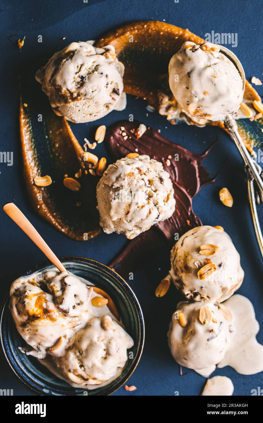 Tin Roof Ice Cream Peanuts Caramel Chocolate Stock Photo - Alamy