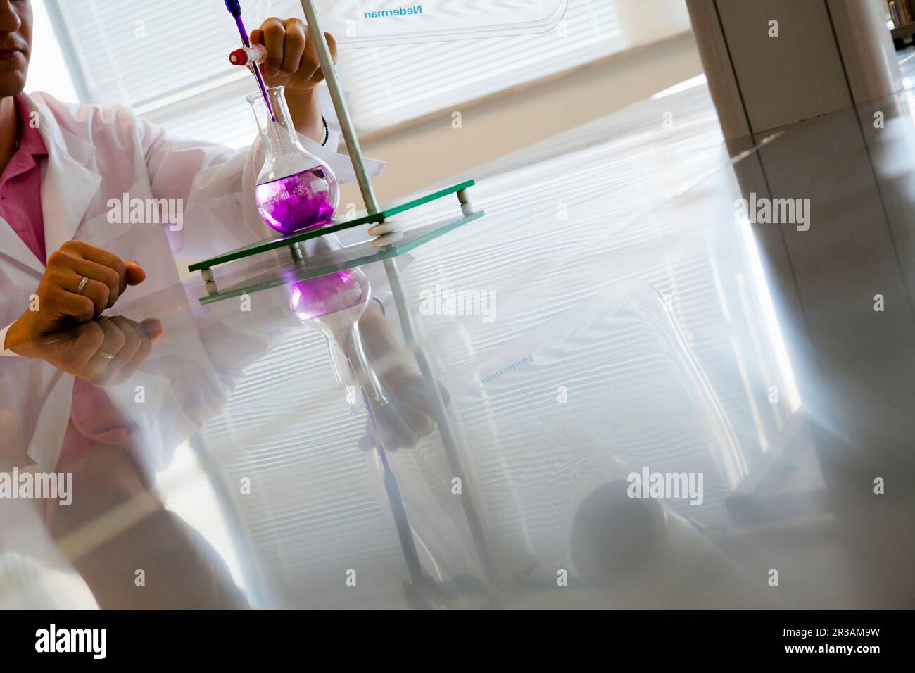 Lab labor hi-res stock photography and images - Alamy