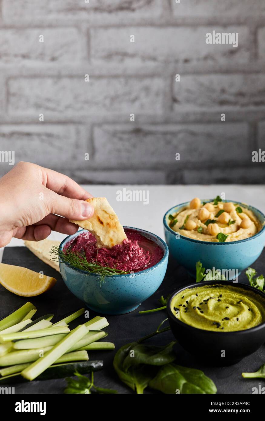 Humus and pita bread hi-res stock photography and images - Alamy