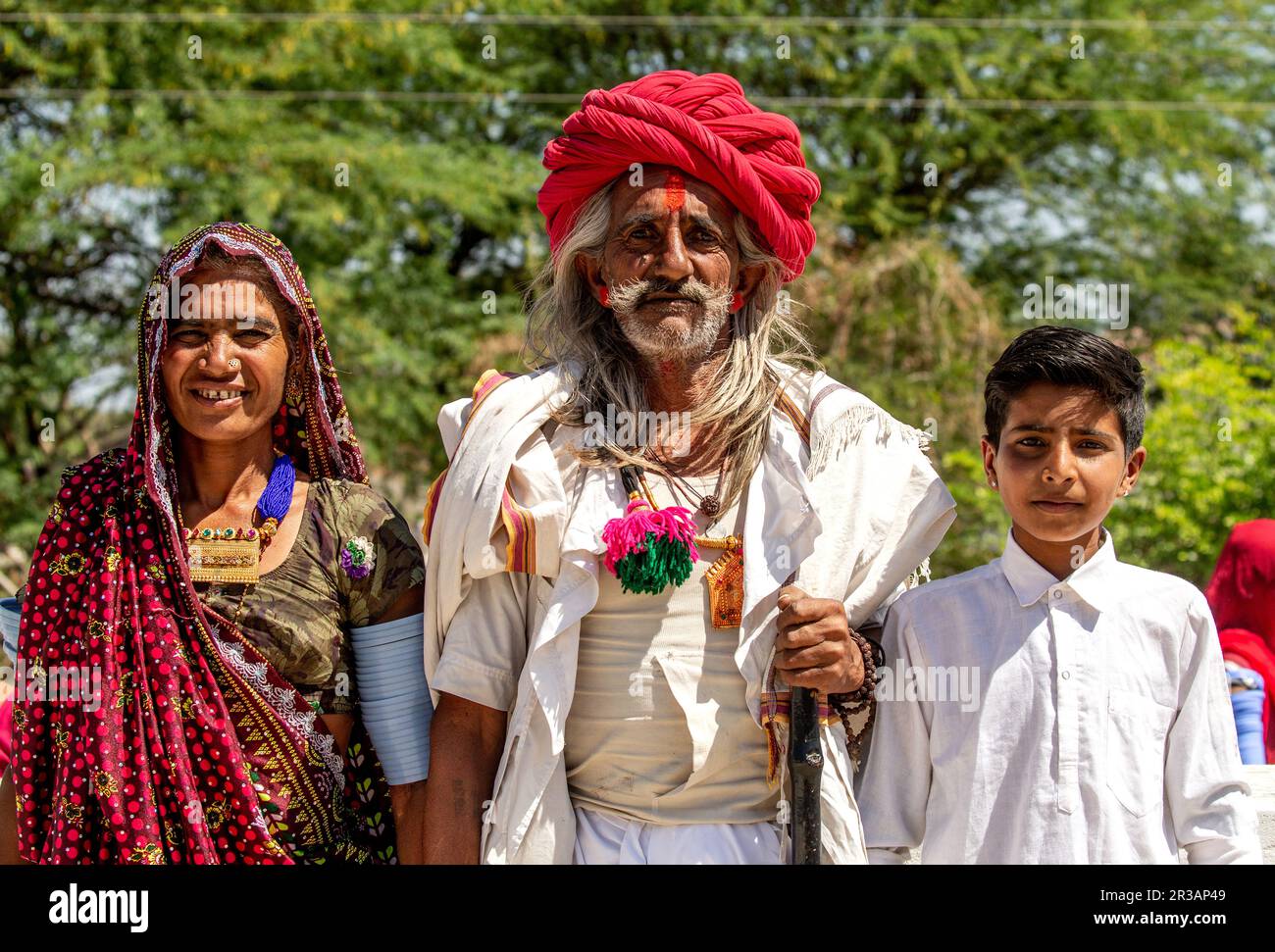 Traditional dress family india tribes hi-res stock photography and ...