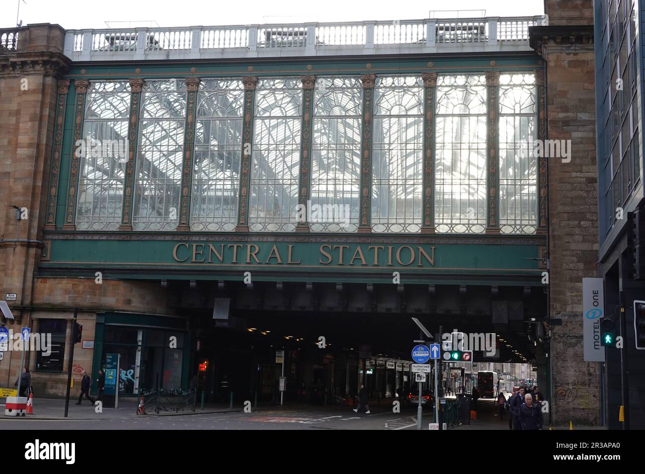 Railway bridge glasgow central hi-res stock photography and images - Alamy