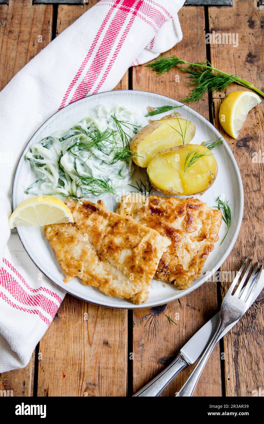 Deep frying breaded fish fillet hi-res stock photography and images - Alamy