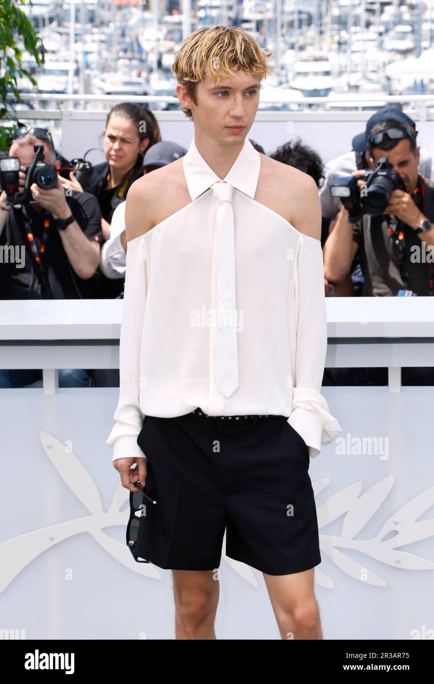 Troye Sivan poses for photographers at the photo call for the ...