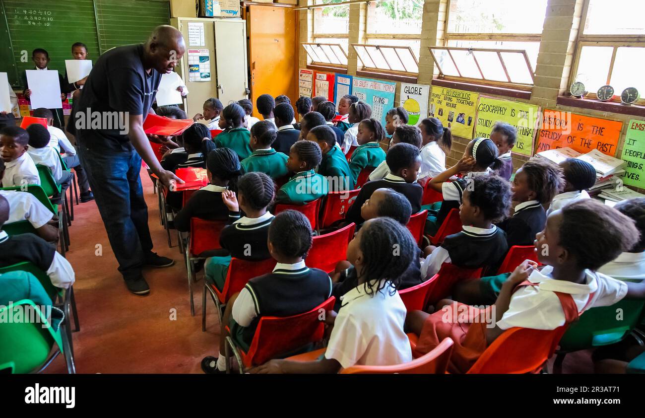 Poor south african classroom hi-res stock photography and images - Alamy