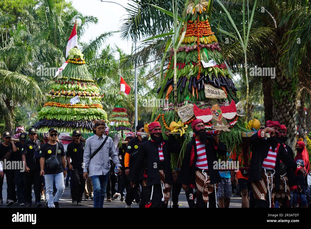 Kirab tumpeng hasil bumi (farmer thanksgiving) to celebrate Indonesian ...