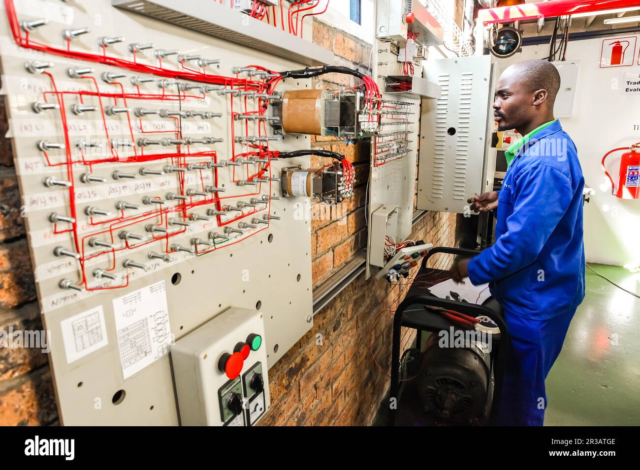 Training job africa hi-res stock photography and images - Alamy