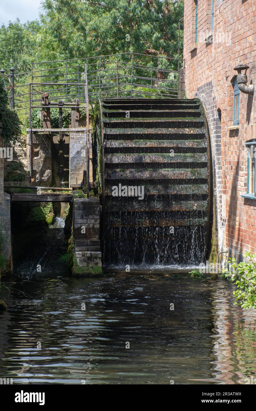 Water wheel in stream hi-res stock photography and images - Alamy