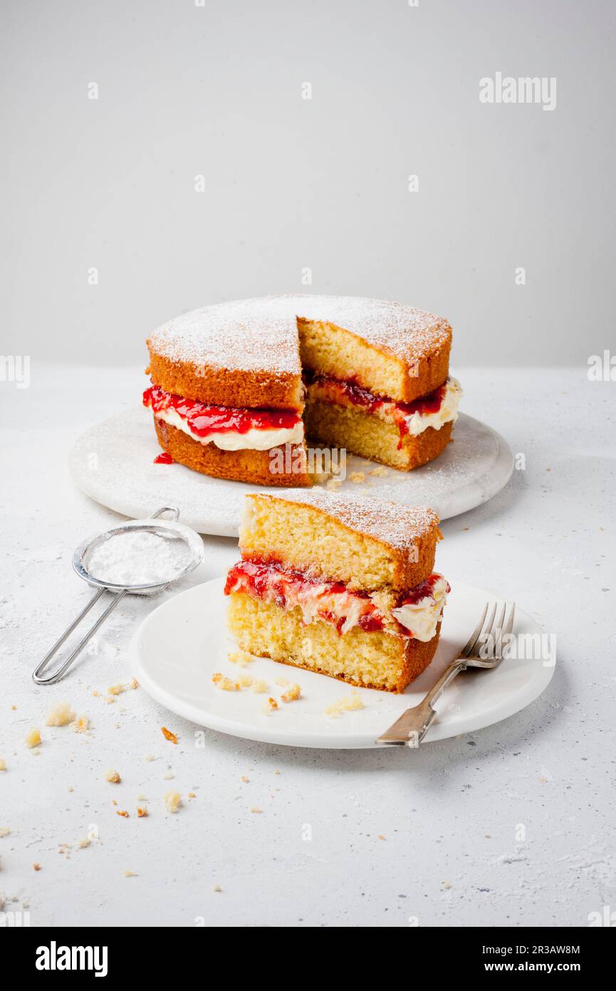 Fatless sponge cake hi-res stock photography and images - Alamy