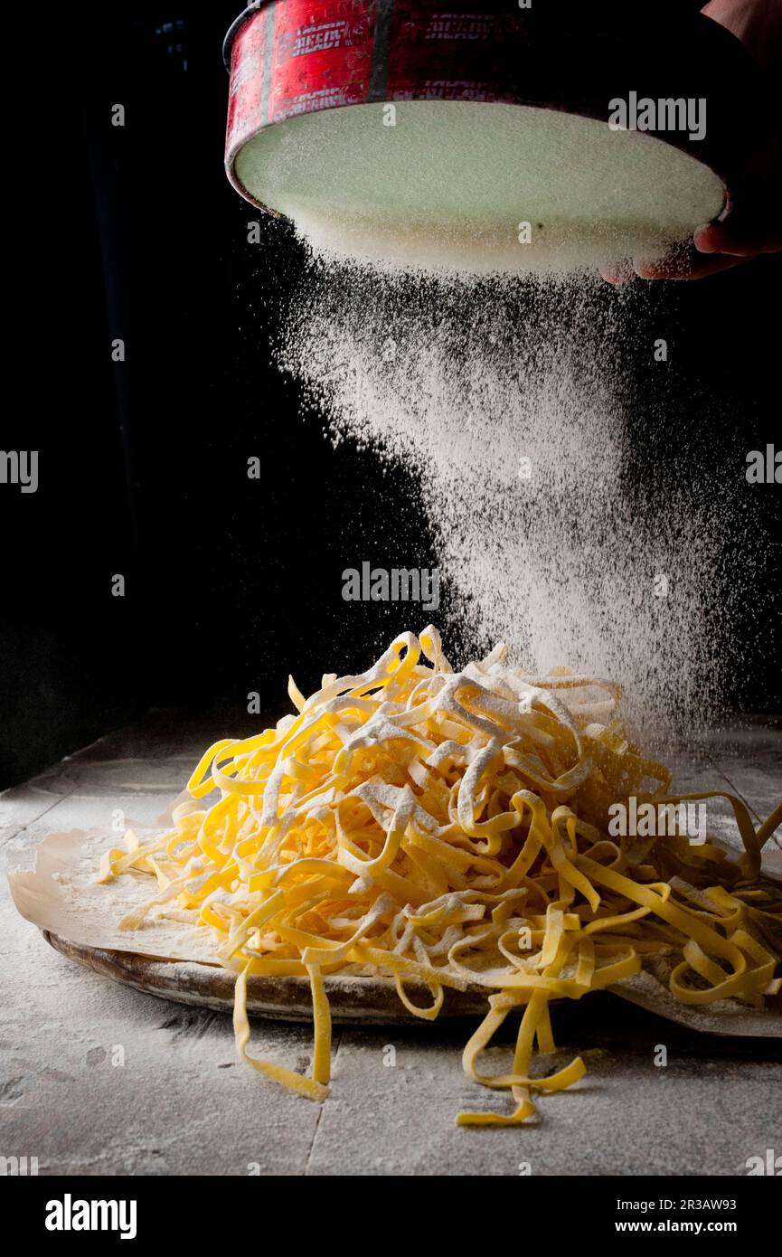 Scattering flour hi-res stock photography and images - Alamy