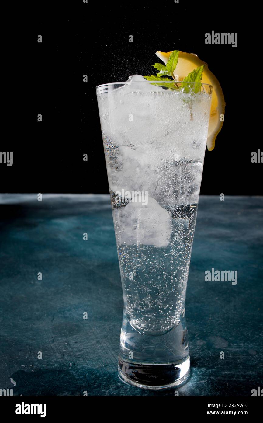 Lemon mint mocktail Stock Photo - Alamy