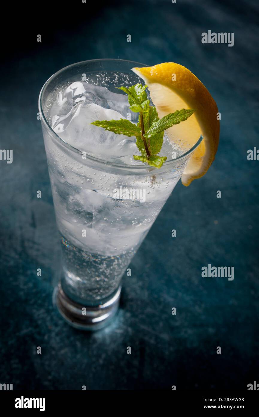 Lemon mint mocktail Stock Photo - Alamy