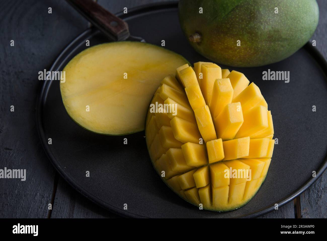 Mature mango hi-res stock photography and images - Alamy