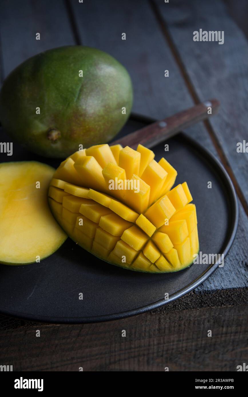 Mature mango hi-res stock photography and images - Alamy