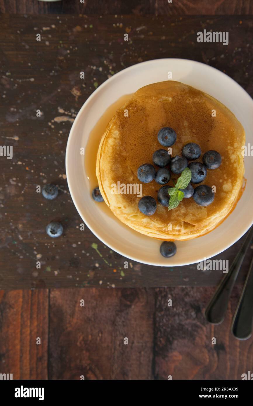 Blueberry pancakes and maple syrup Stock Photo - Alamy
