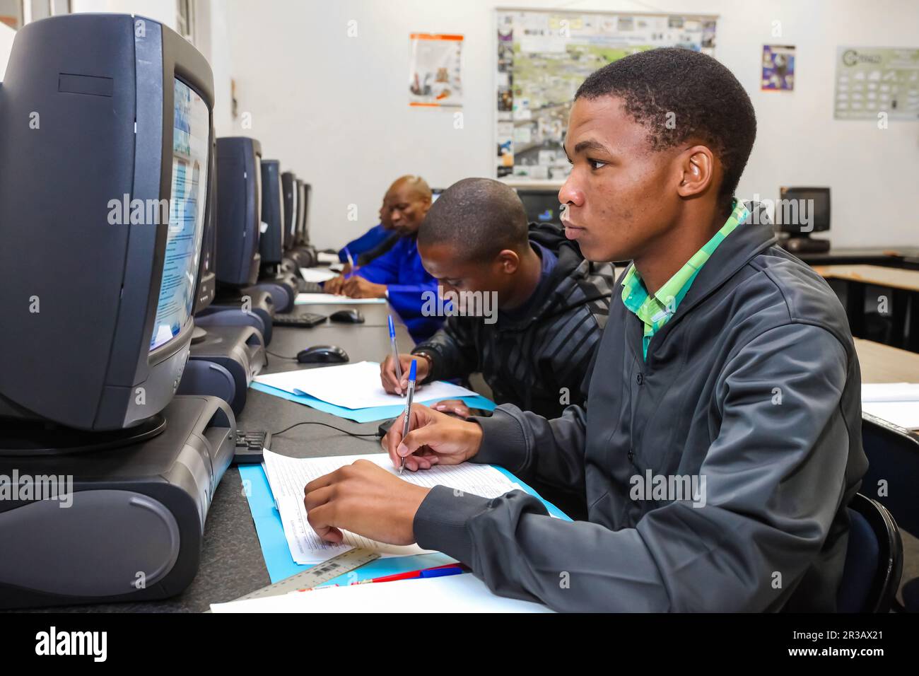 Computer training africa hi-res stock photography and images - Alamy