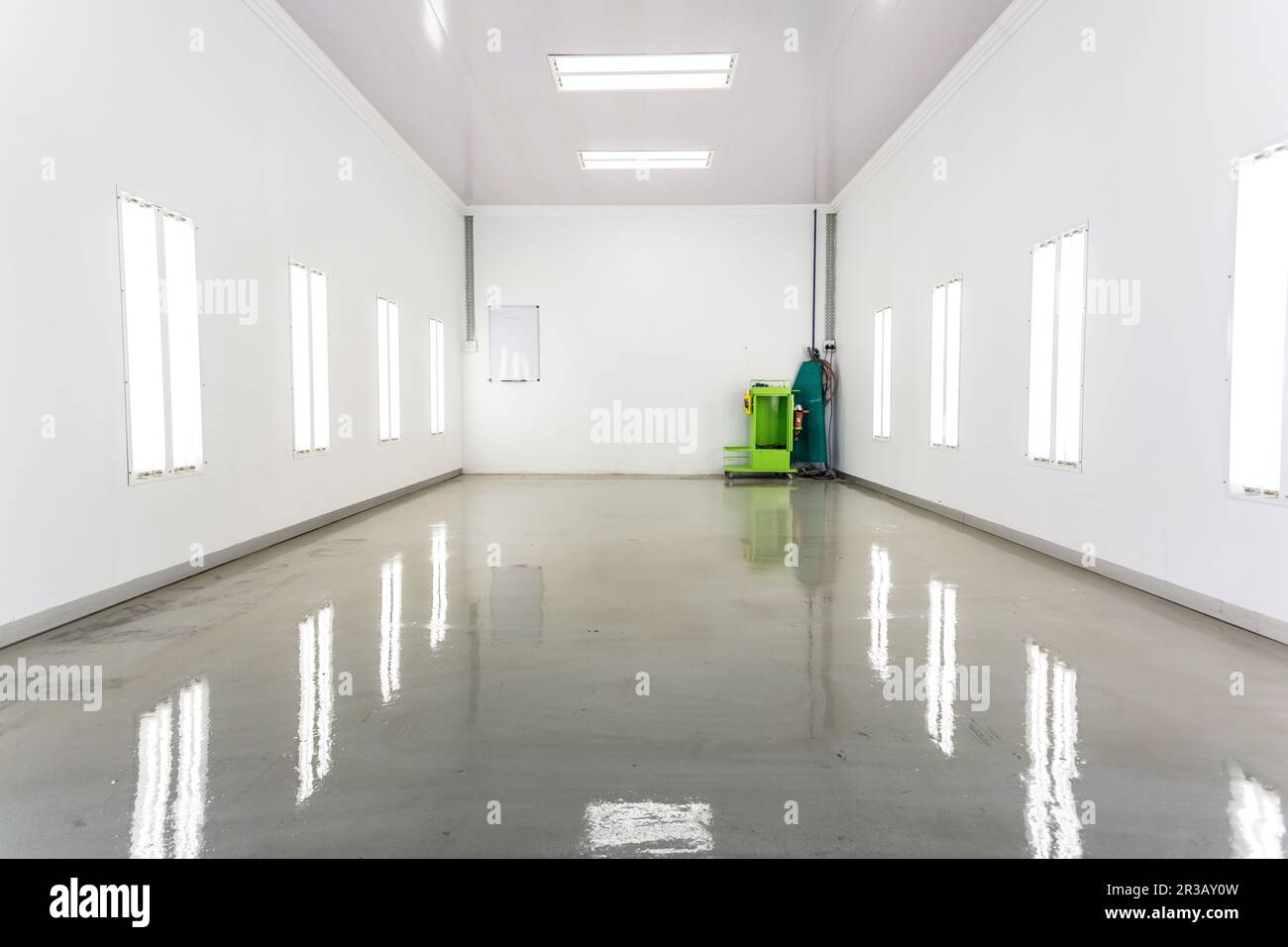 Vehicle inspection bay hi-res stock photography and images - Alamy