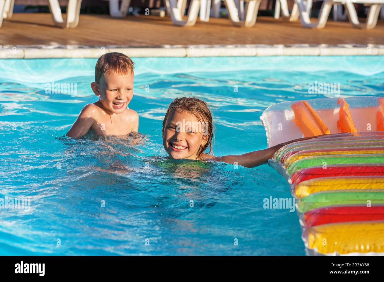 Healthy active children playing hi-res stock photography and images - Alamy