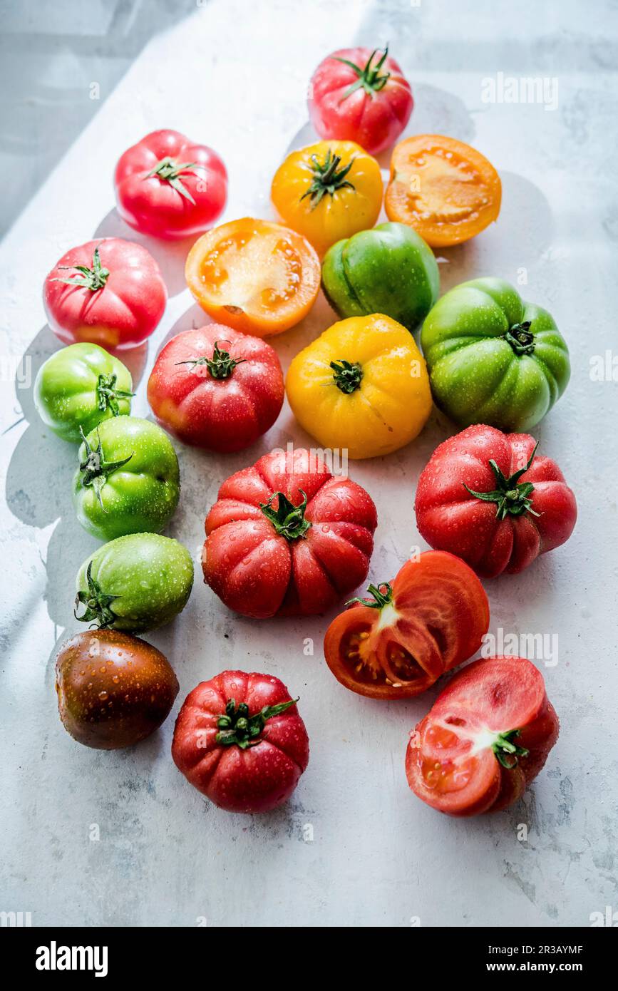 Colorful Heirloom tomatoes Stock Photo - Alamy