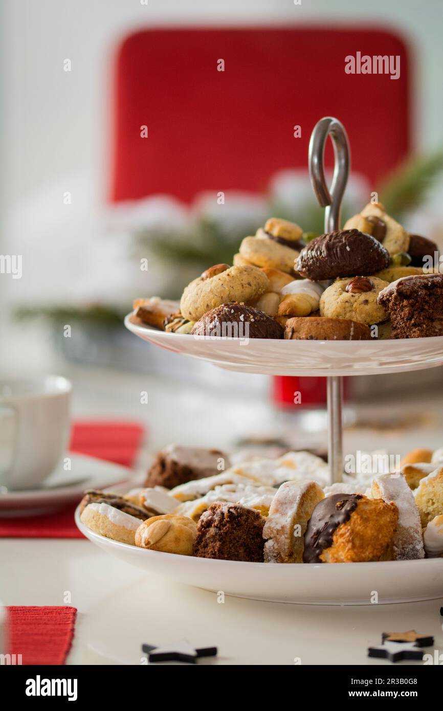 Christmas biscuits on a cake stand Stock Photo - Alamy