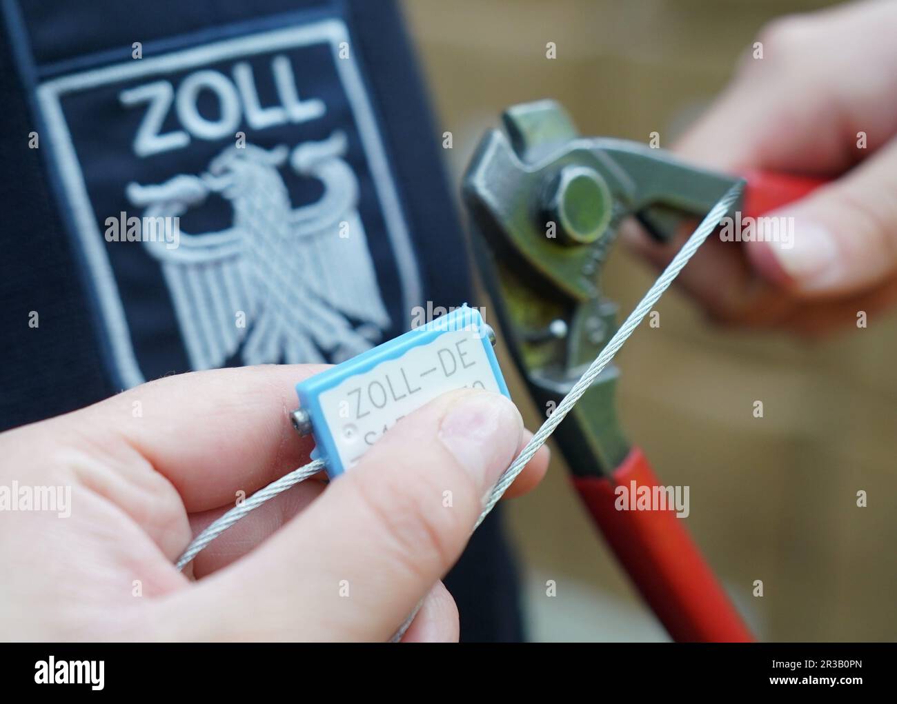 Hamburg, Germany. 23rd May, 2023. ILLUSTRATION - Customs officials ...