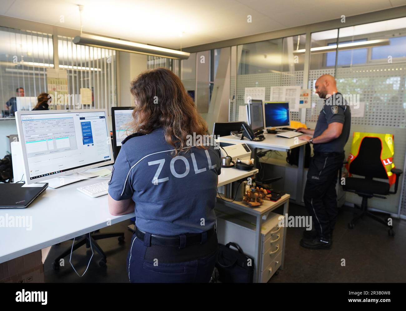 Hamburg, Germany. 23rd May, 2023. Customs officers work in an office in ...