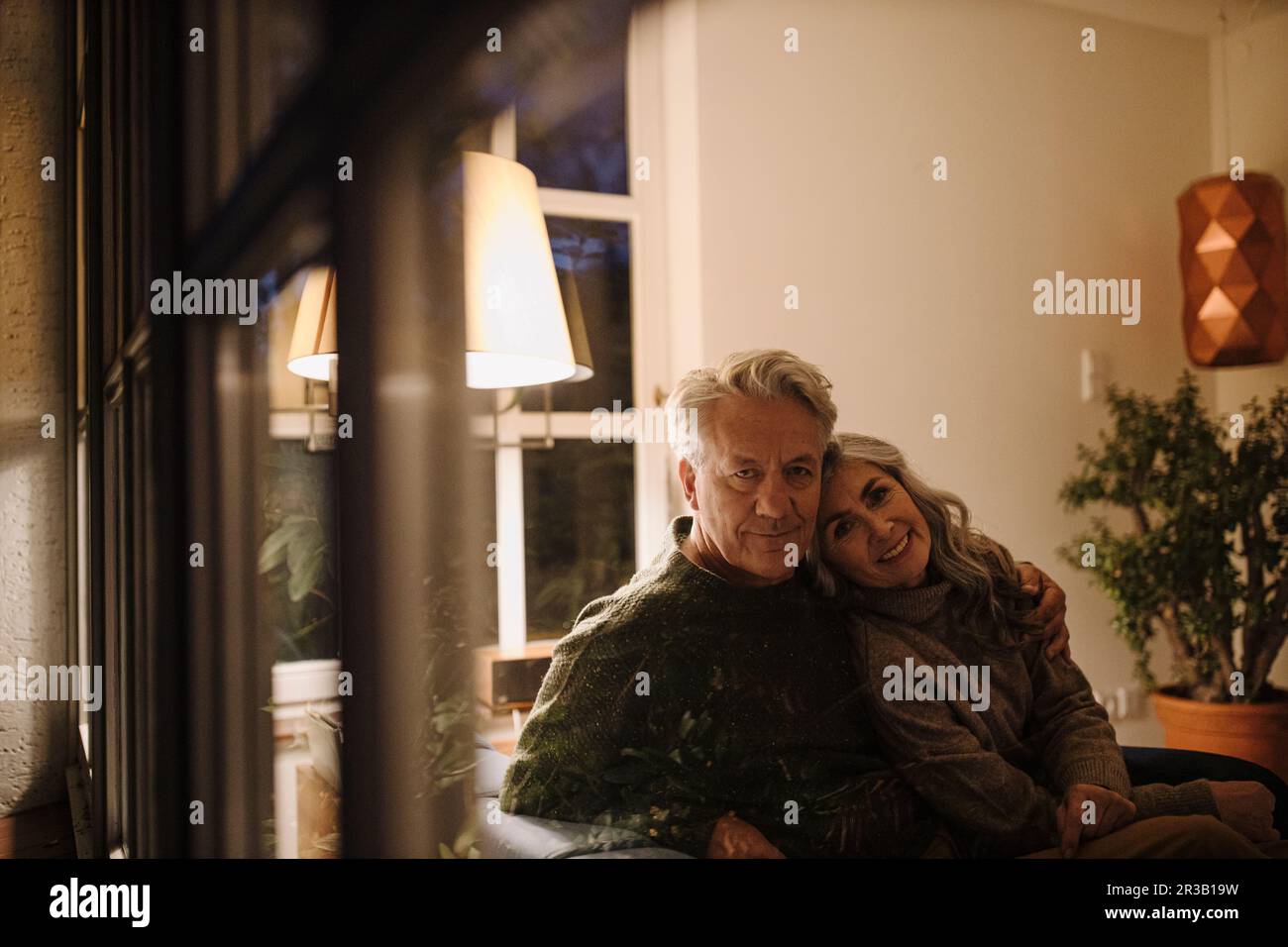 Portrait dark night house hi-res stock photography and images - Alamy