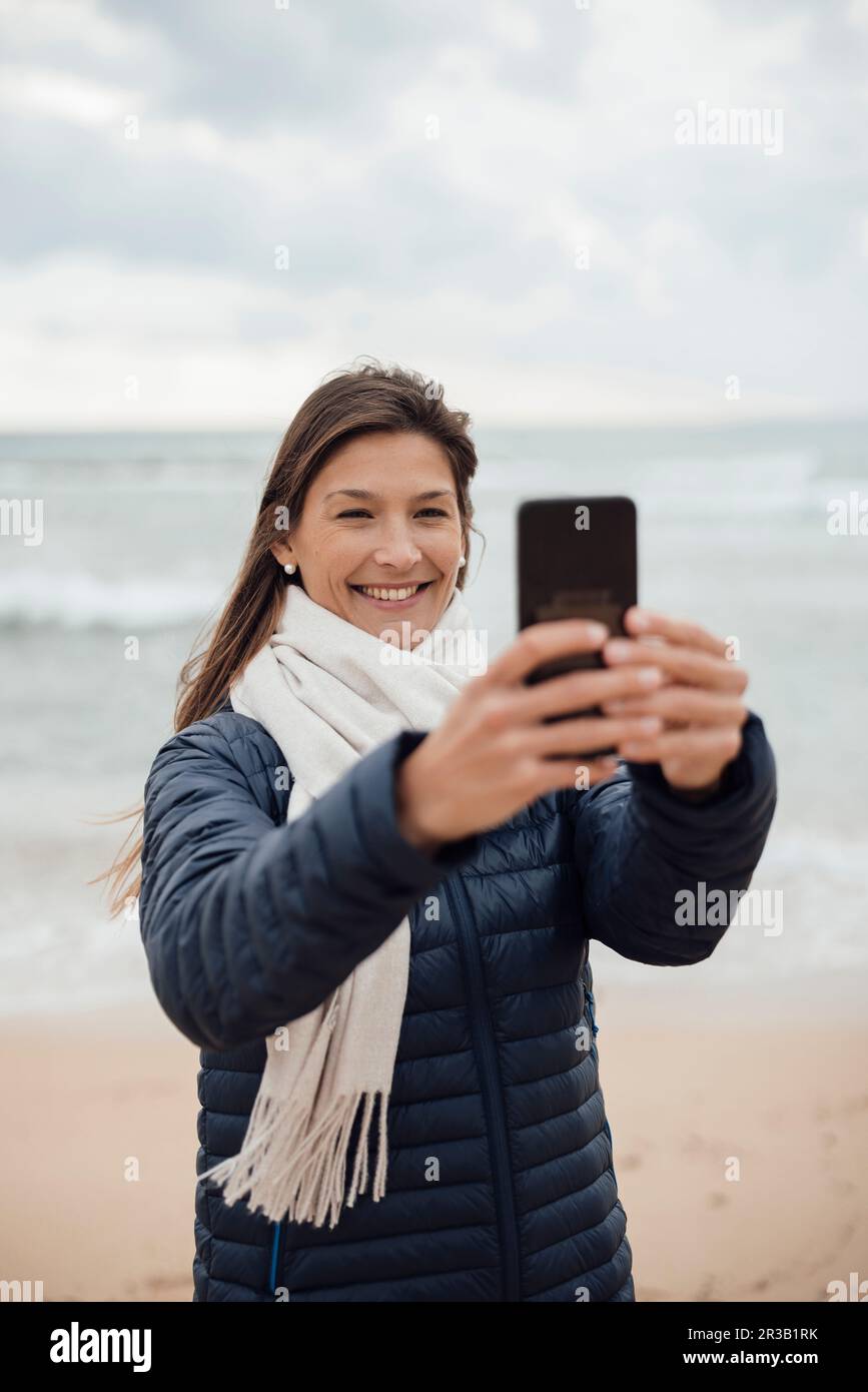 Woman taking selfie on beach hi-res stock photography and images - Alamy