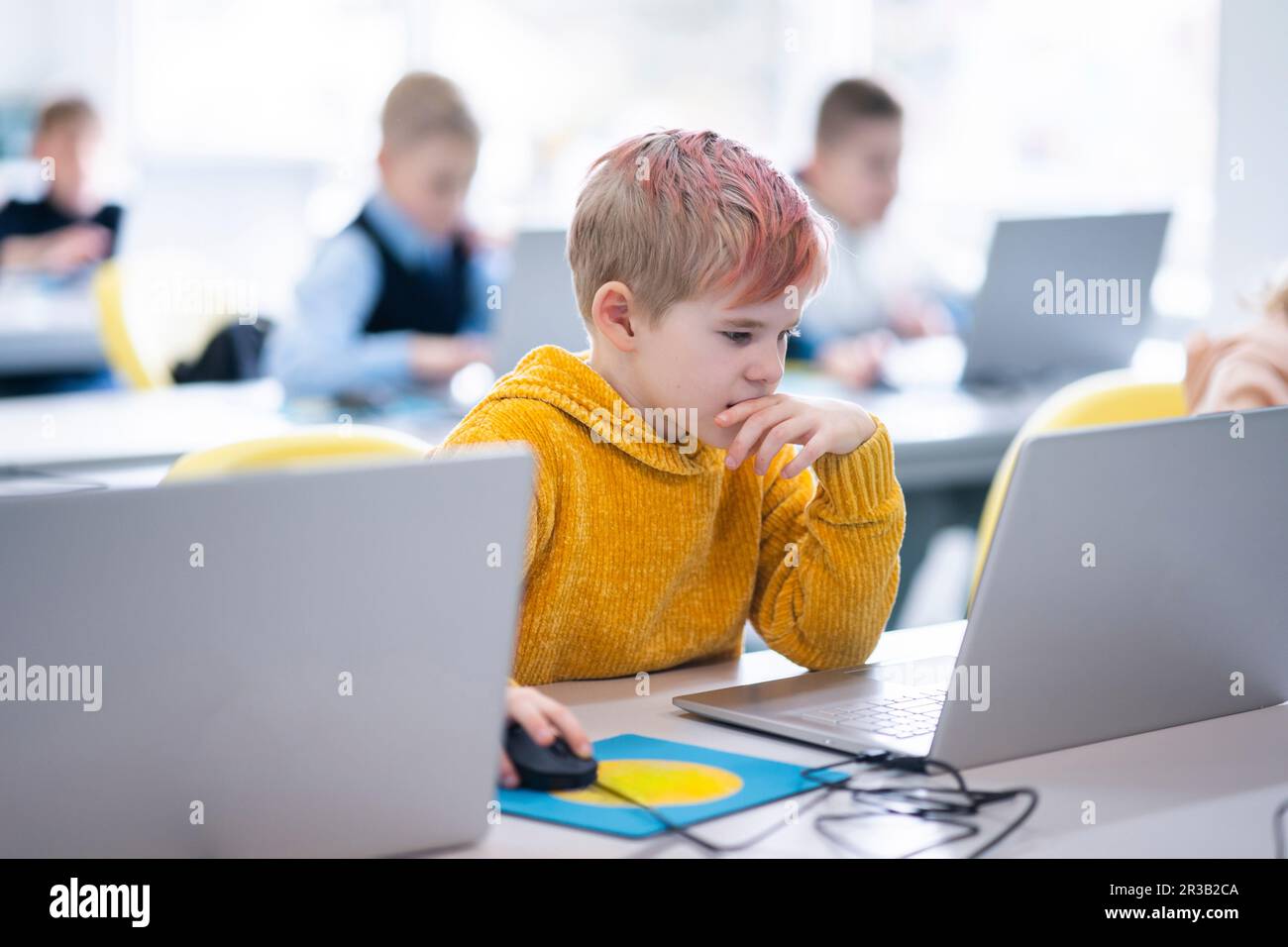 Children using computer school hi-res stock photography and images - Alamy