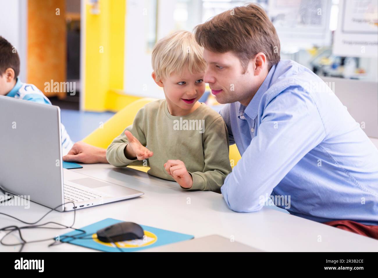 Group children talking school hi-res stock photography and images - Alamy