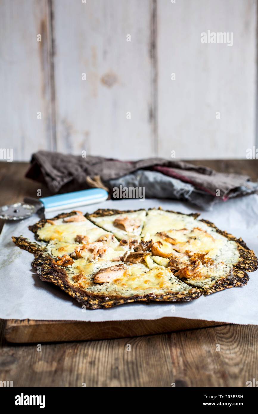 Pizza Bianca with a kale base, herb cream, salmon and mozzarella (keto ...