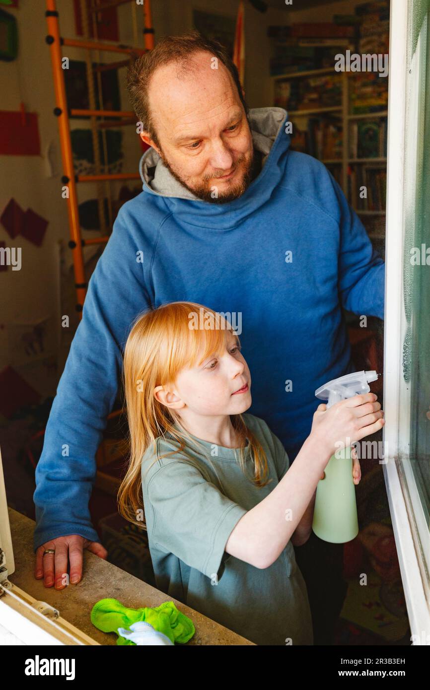 Father daughter cleaning hi-res stock photography and images - Alamy