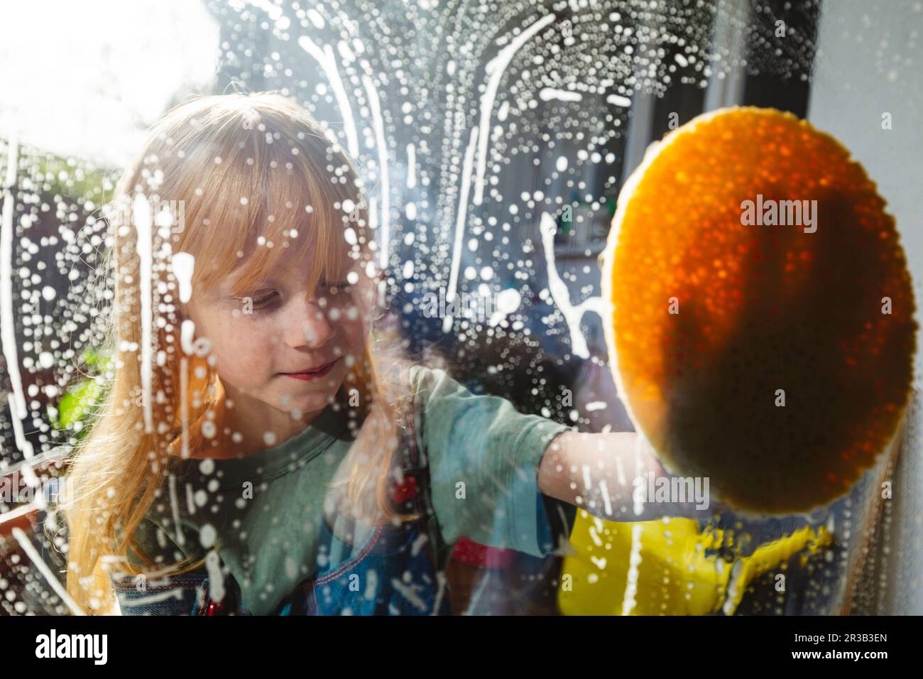 Redhead girl 6 years hi-res stock photography and images - Alamy